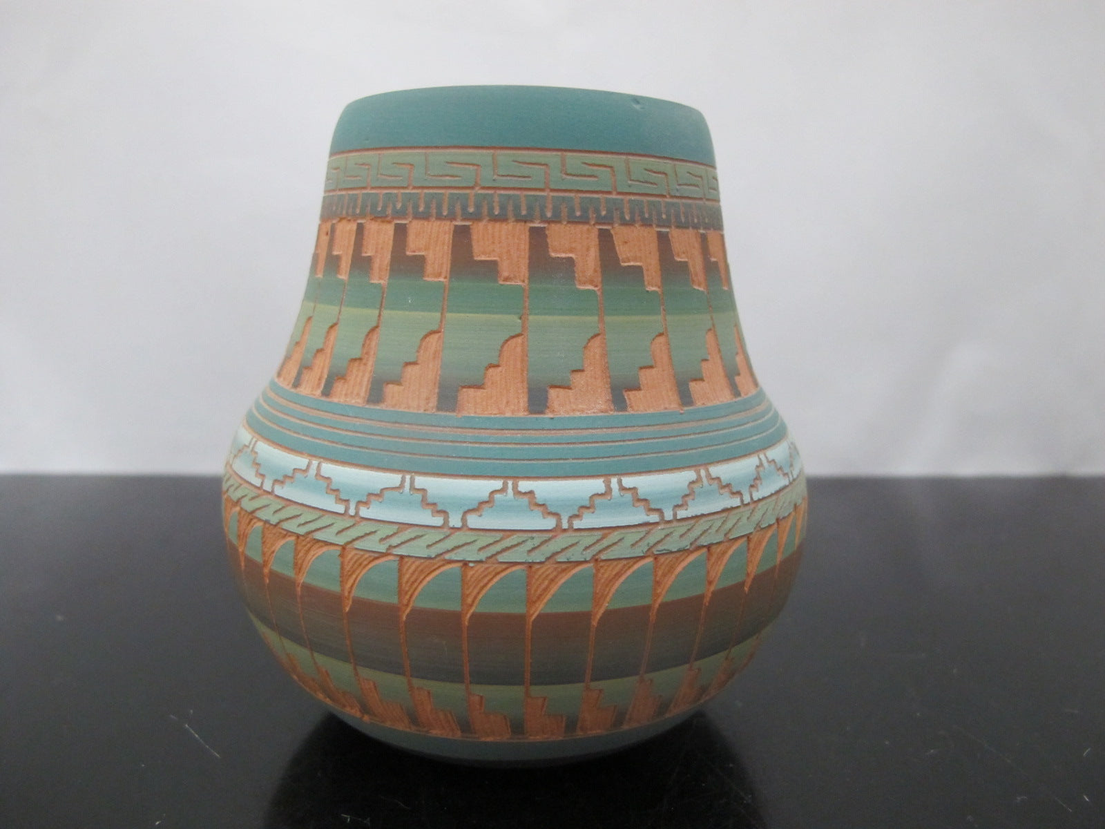 NAVAJO Native American Susie Charlie Signed SGRAFITTO Pottery Vase ...